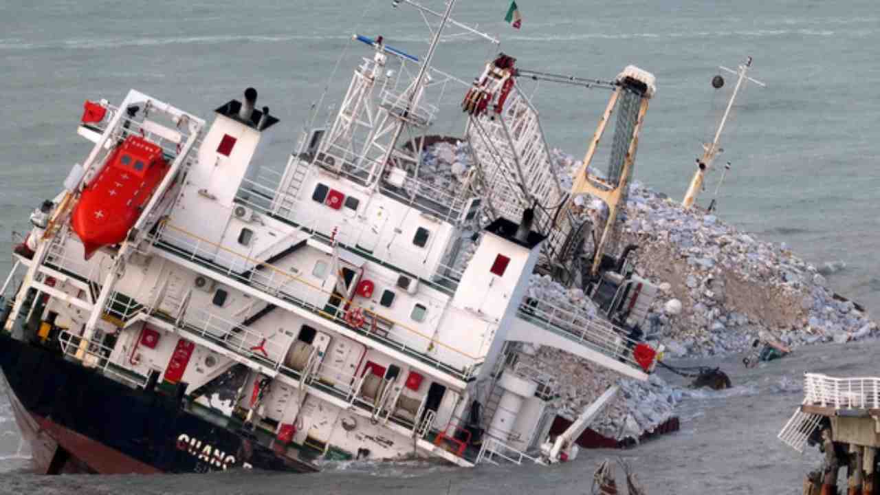 Guang Rong, tutto fermo: nessuna certezza sulla rimozione a Marina di ...